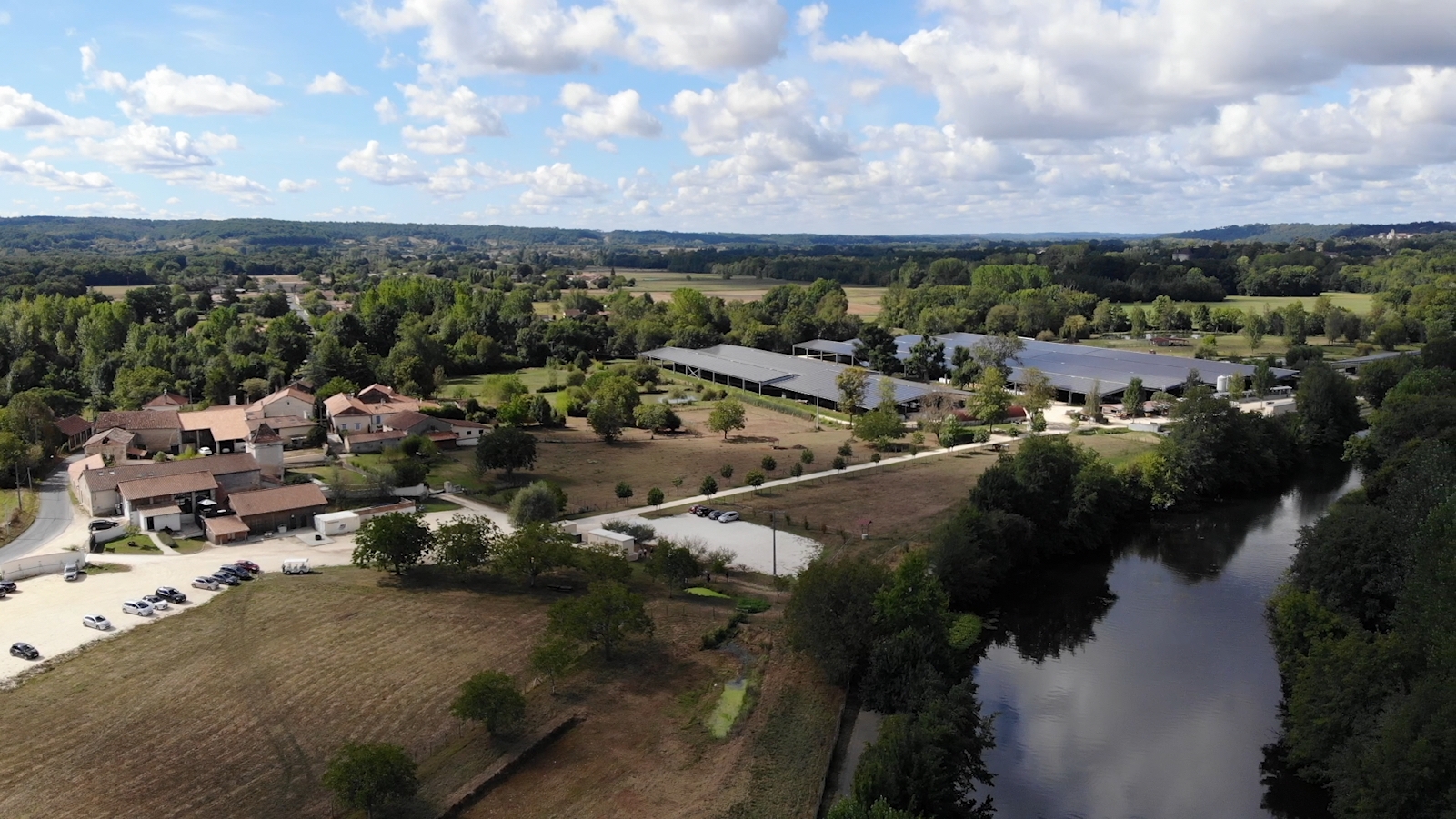 Mag' in France | Visite d'entreprise | Domaine Caviar de Neuvic : l’or ...
